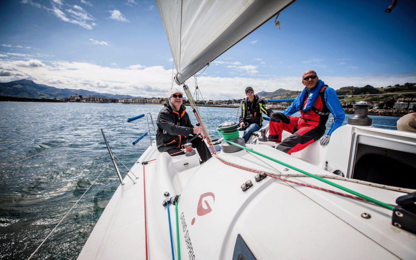 Ecole de voile Haizea Spi en tête.